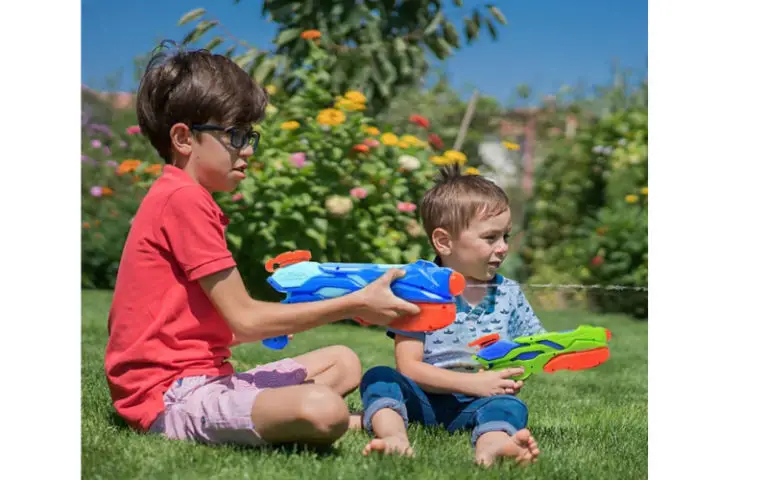 Best Air Pressure Water Gun (10 Best to pick) - Backyard Caring