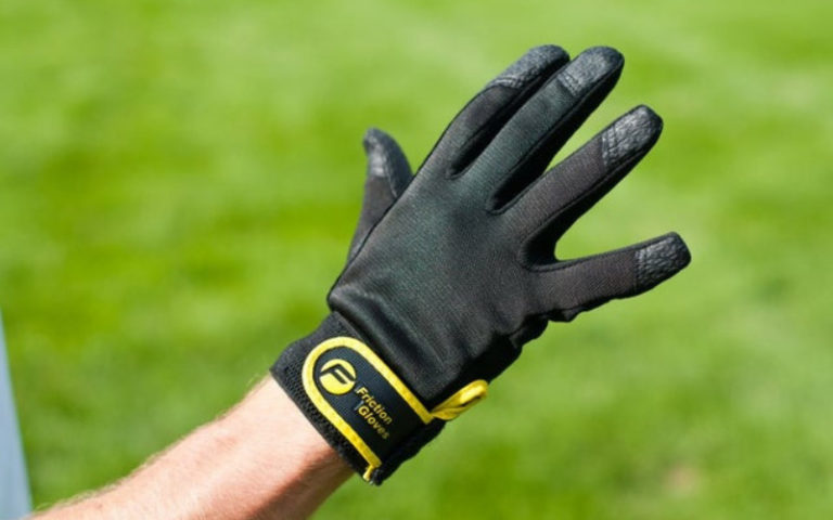 Best Ultimate Frisbee Gloves 2021 - Reviews and Buying Guide - Backyard ...