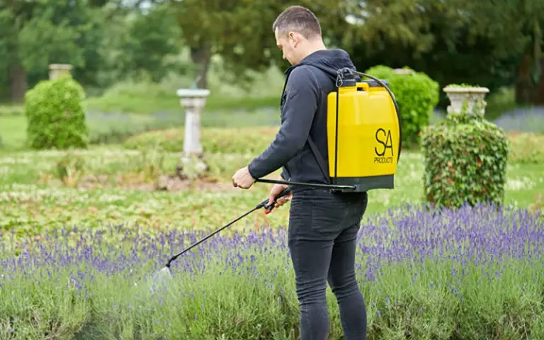 How Does a Backpack Sprayer Work? (Find Out Now!) - Backyard Caring